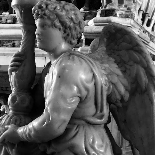 L’Angelo Reggicandelabro – Michelangelo Buonarroti è tornato